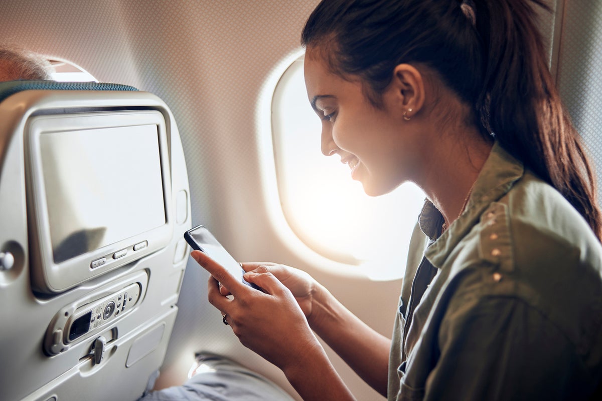 Experts explain why you really should put your phone in airplane mode ...