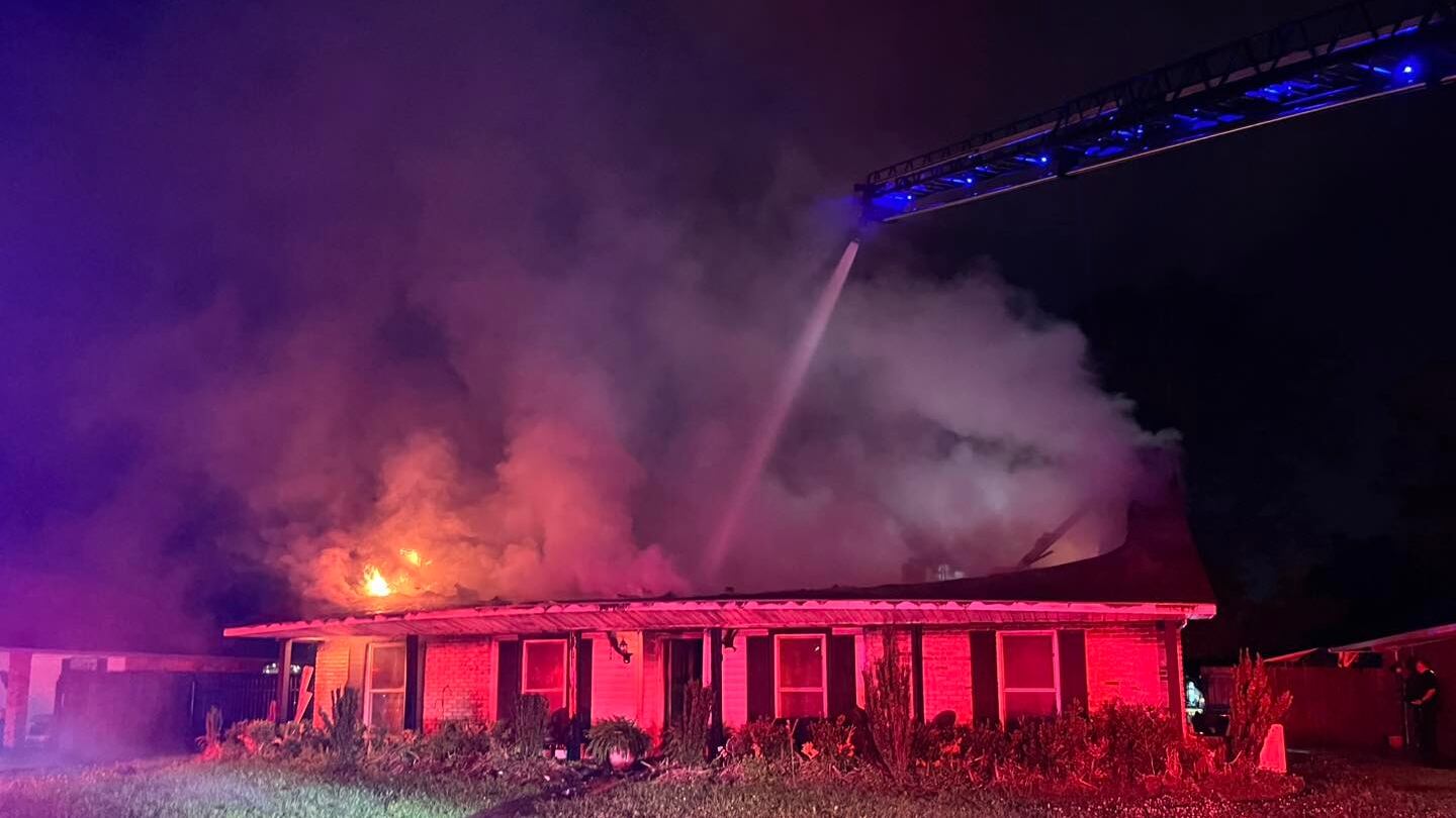 Early morning house fire destroys home in Baton Rouge