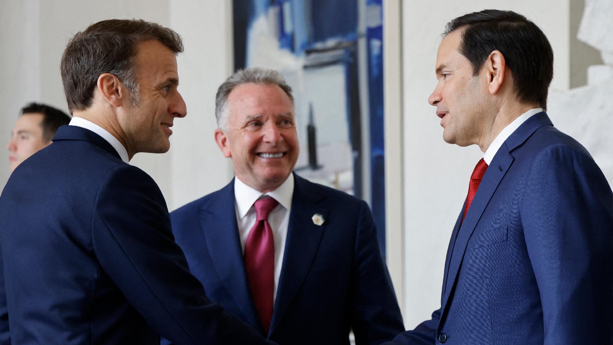 Macron mette allo stesso tavolo Usa, Ucraina, Regno Unito e Germania