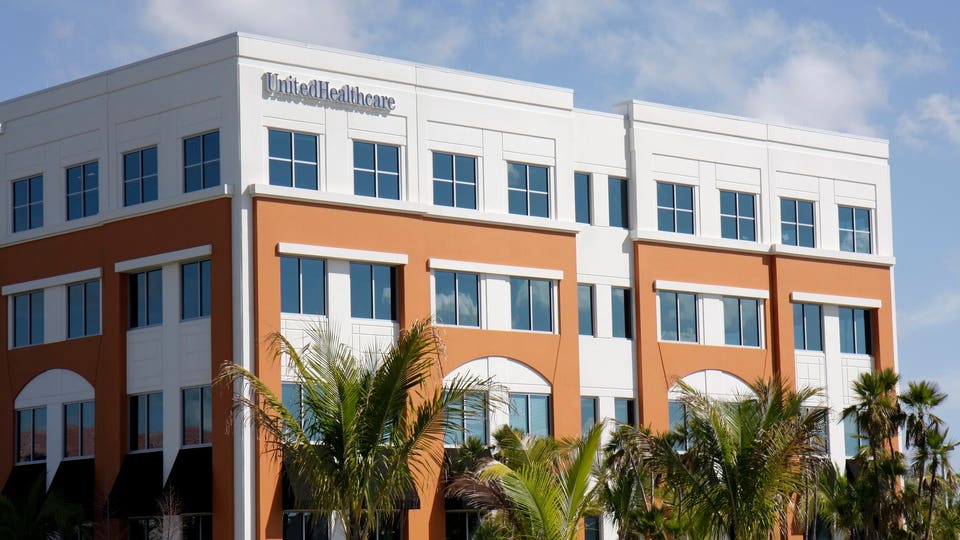 Dow Slides 500 Points As UnitedHealth Stock Heads To Worst Day In 27 Years