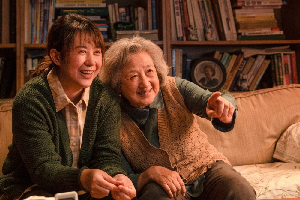 Chinese Filmmakers Vie for Glory at Beijing's Tiantan Awards