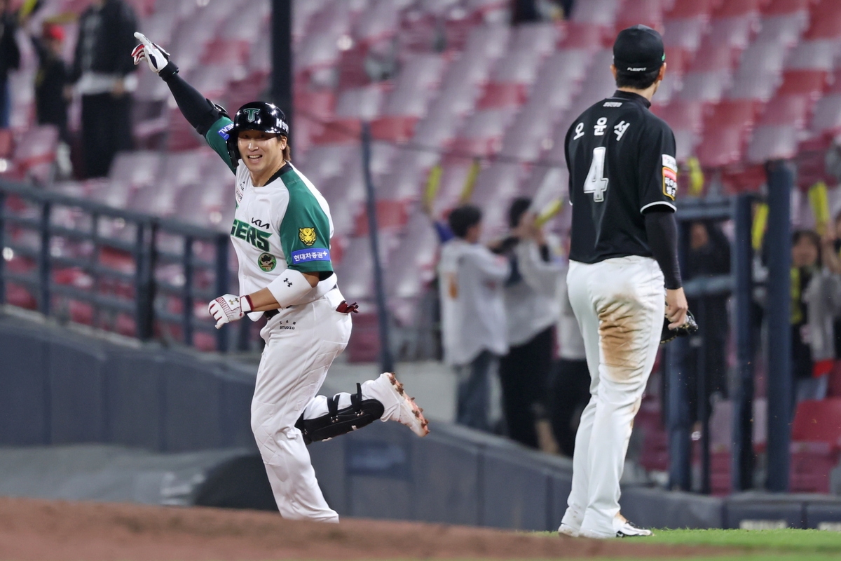 KIA, kt 상대로 9회말 대역전승…나성범이 끝냈다