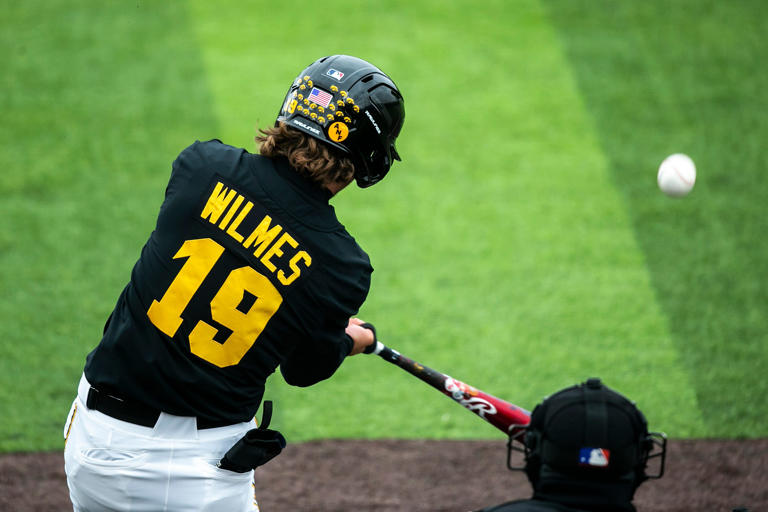 Iowa baseball starting outfielder listed day-to-day with injury