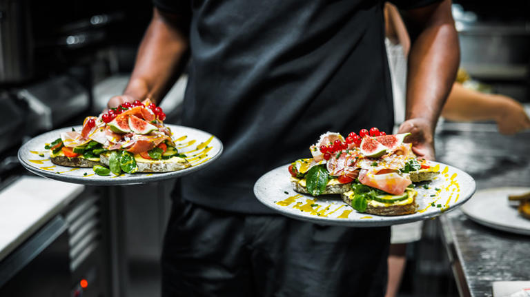 The Number One Sign That You're Better Off Leaving A Restaurant