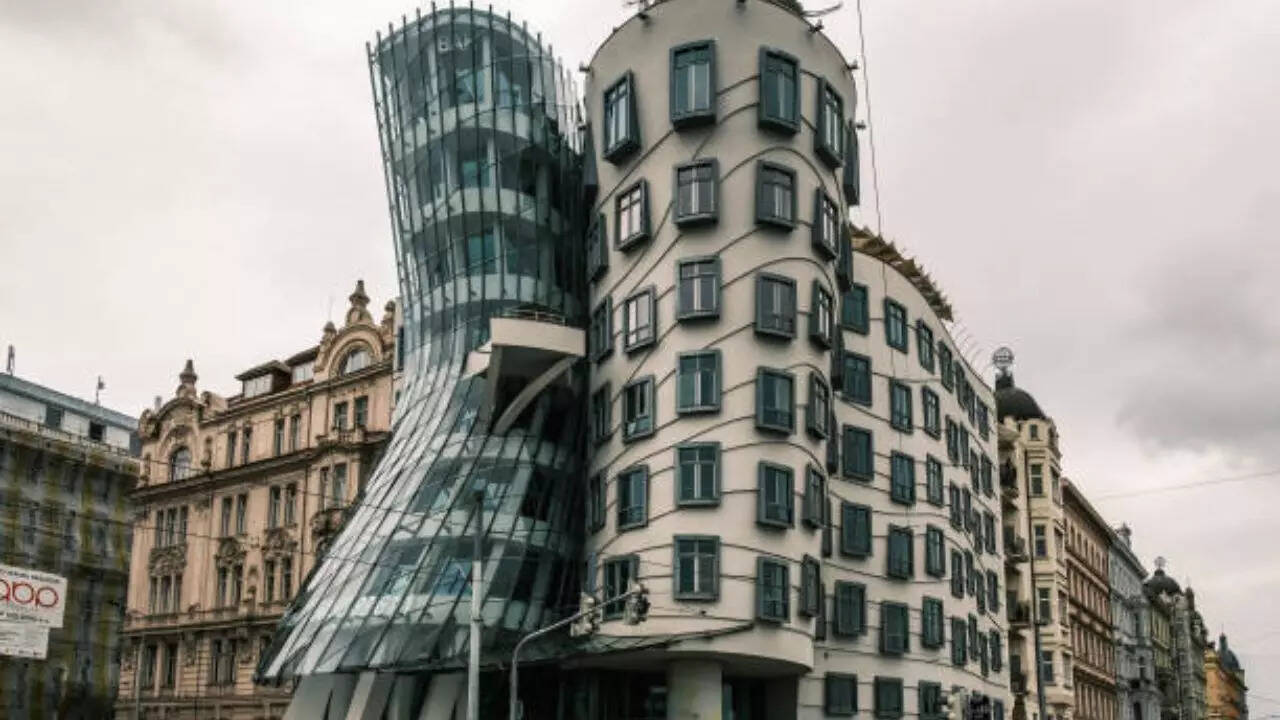 7 building designs that defy gravity