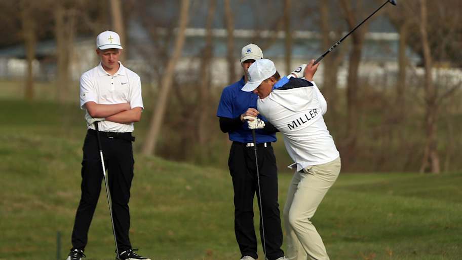 Golfers start massive brawl on golf course in wild viral video