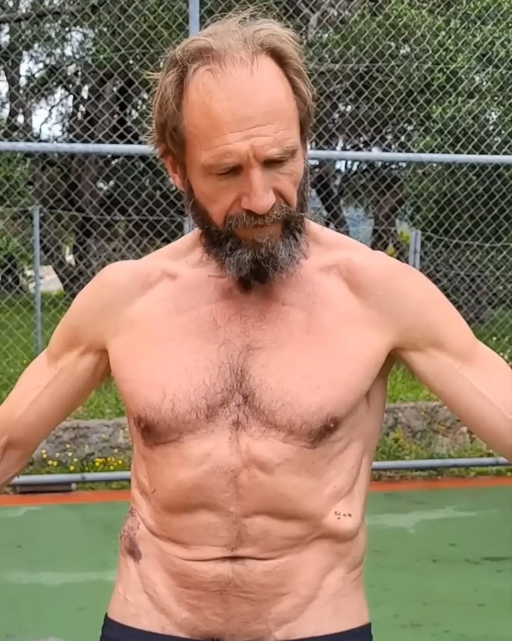 Shirtless Ralph Fiennes, 62, shocks fans with insane body ...