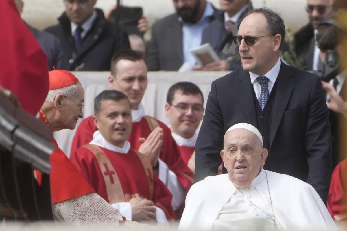 Vatican's solemn run-up to Easter opens with recovering Pope Francis ...