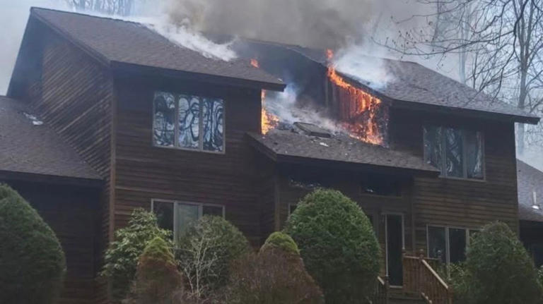 4 firefighters sustain minor injuries in Saugerties fire