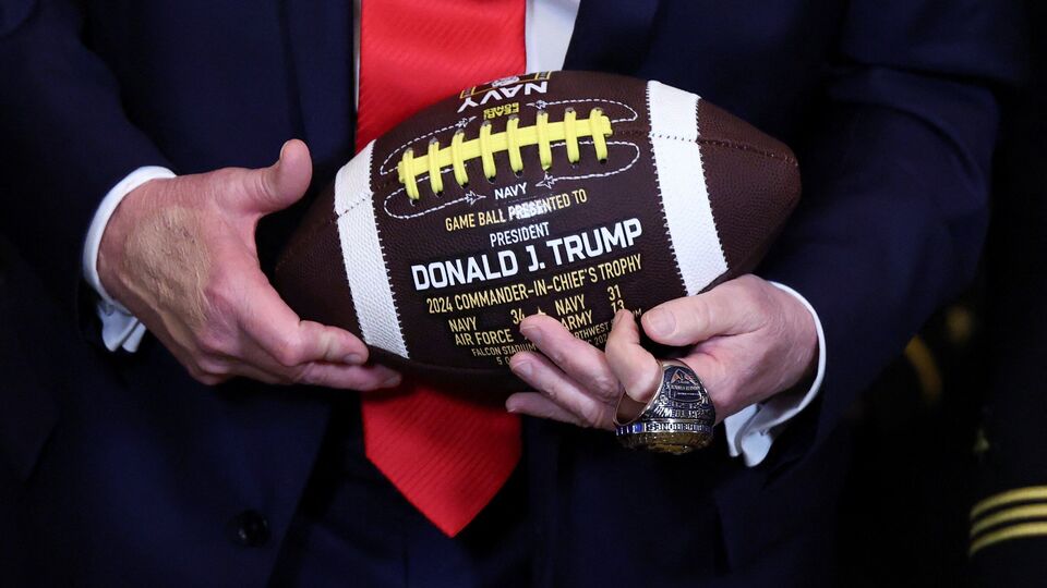 Mysterious bruise on Donald Trump's right hand sparks speculations ...