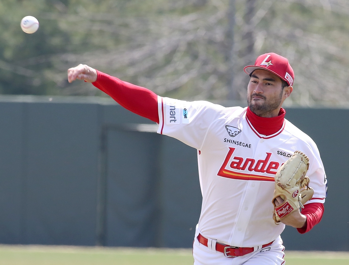 SSG 화이트, 데뷔전 시속 155㎞ 강속구로 4⅓이닝 8K 2실점