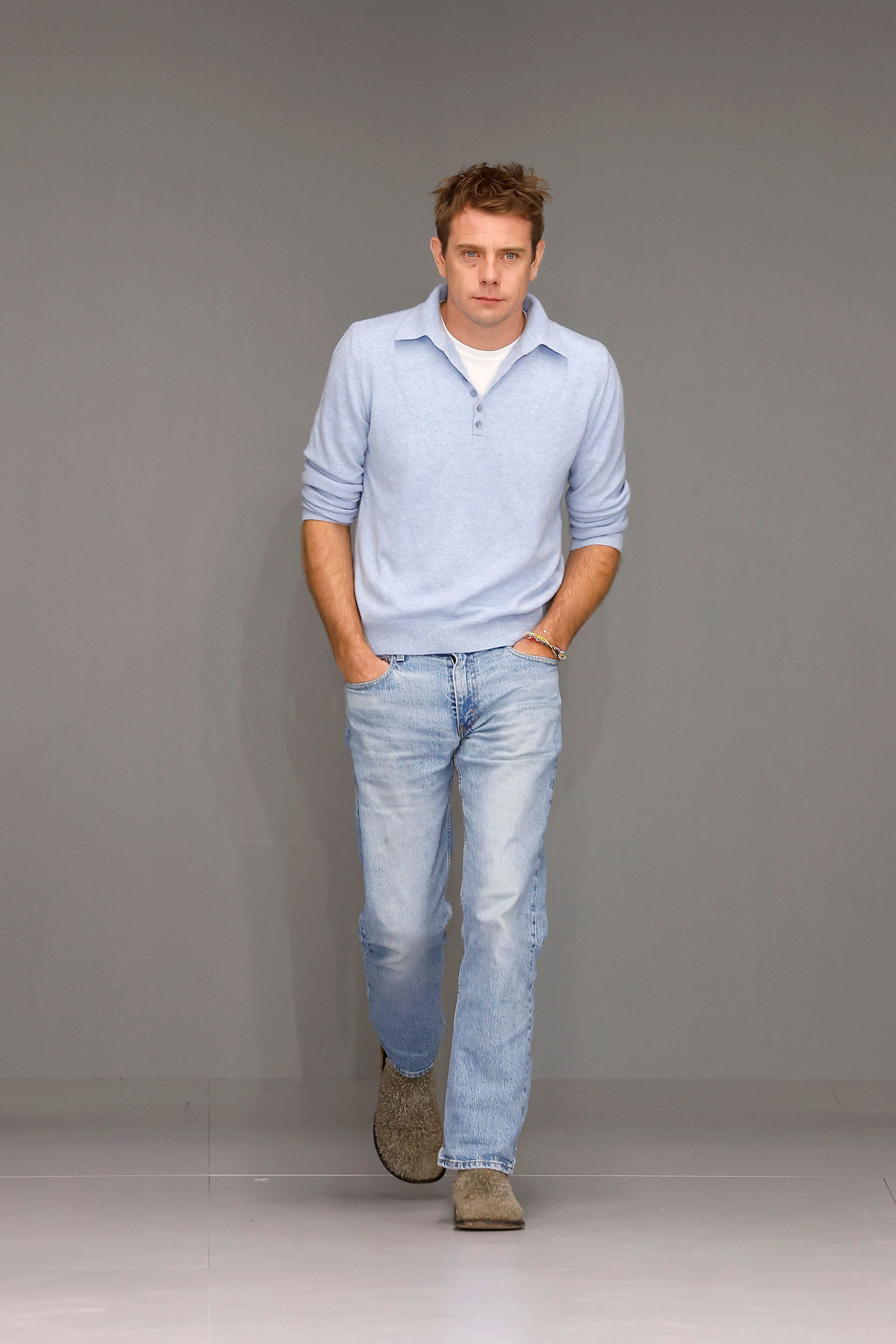 Le designer Jonathan Anderson prend les rênes des collections ...