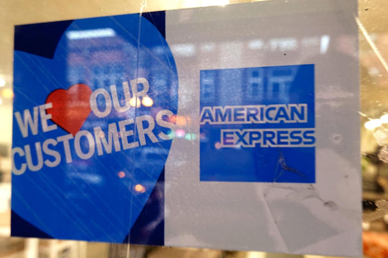 American Express Affirms Guidance, Affluent Clients Spend On