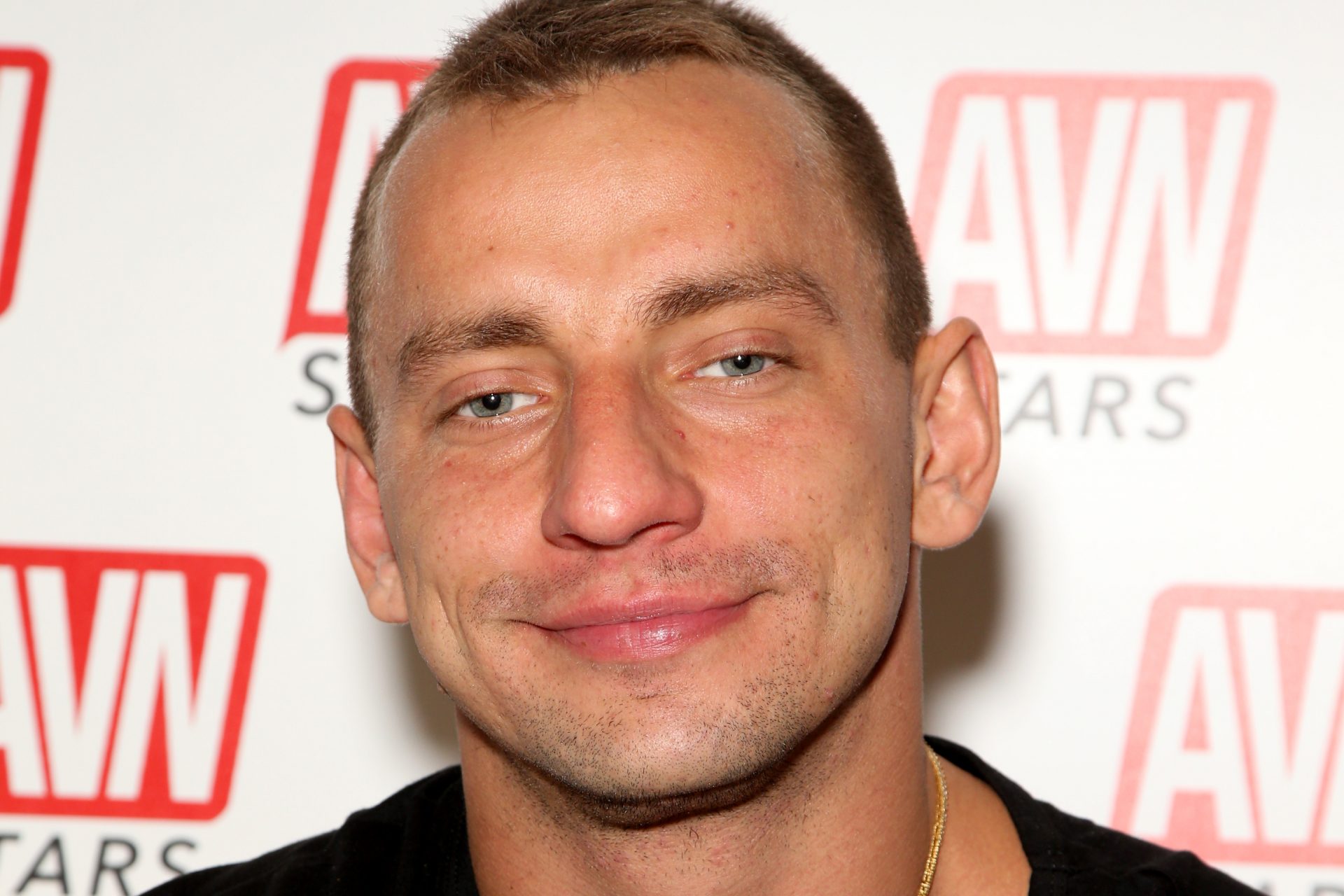 Vitaly Zdorovetskiy: Russian-American prankster jailed in Philippines ...