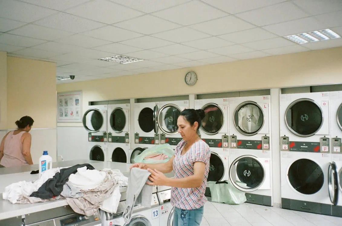 15 What Laundry Day Looked Like Before Washing Machines Took Over