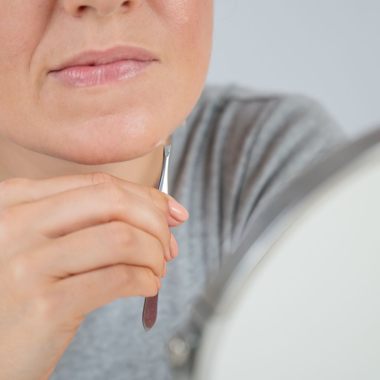 Poils au menton : fini le laser, cette méthode d’épilation définitive ...