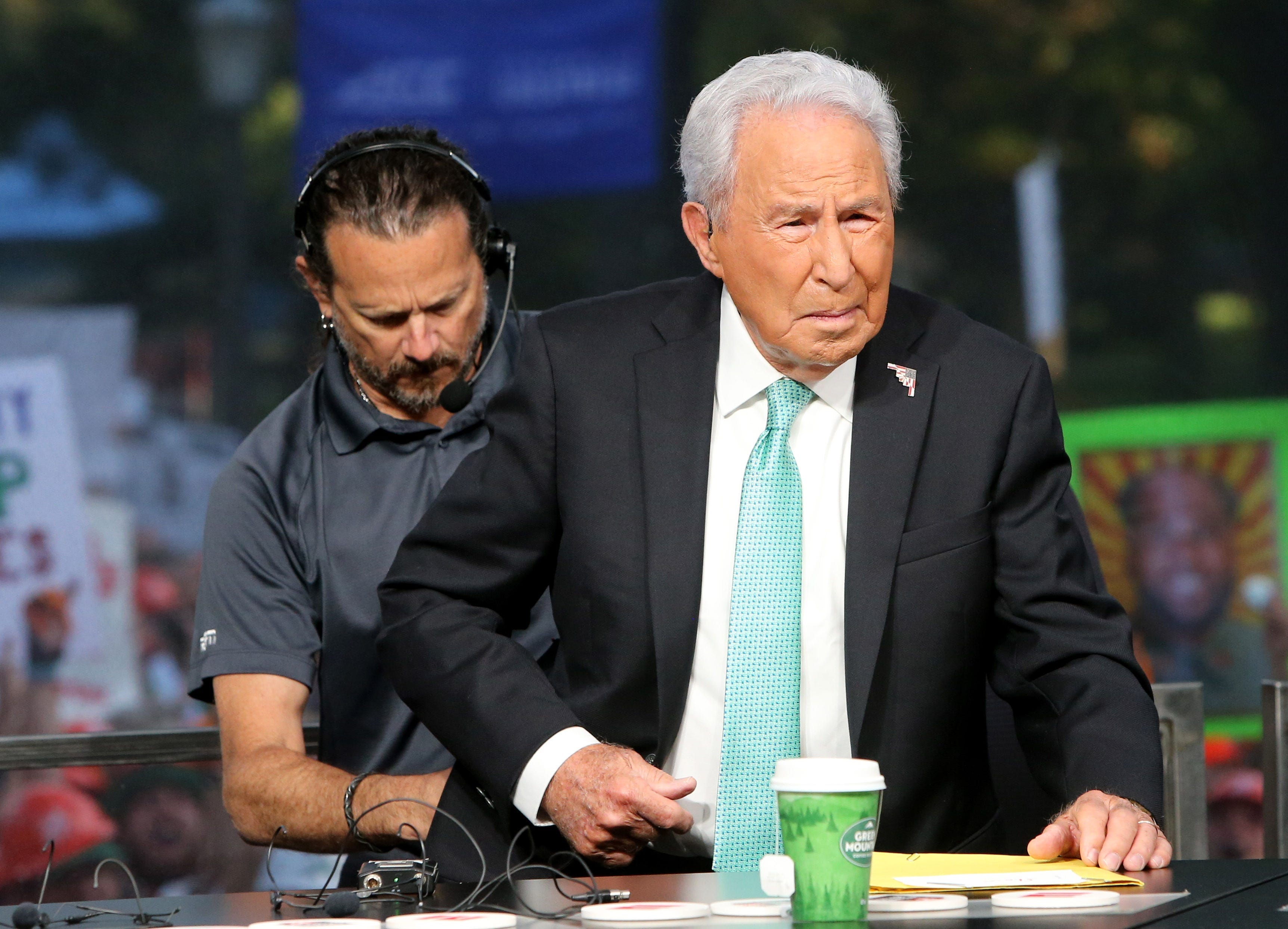 Legendary college football analyst will retire following Week 1 of the ...