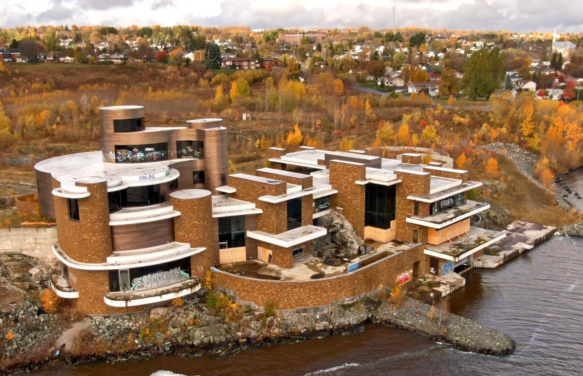 The 11 WORST mega-mansion project disasters in Canada and beyond