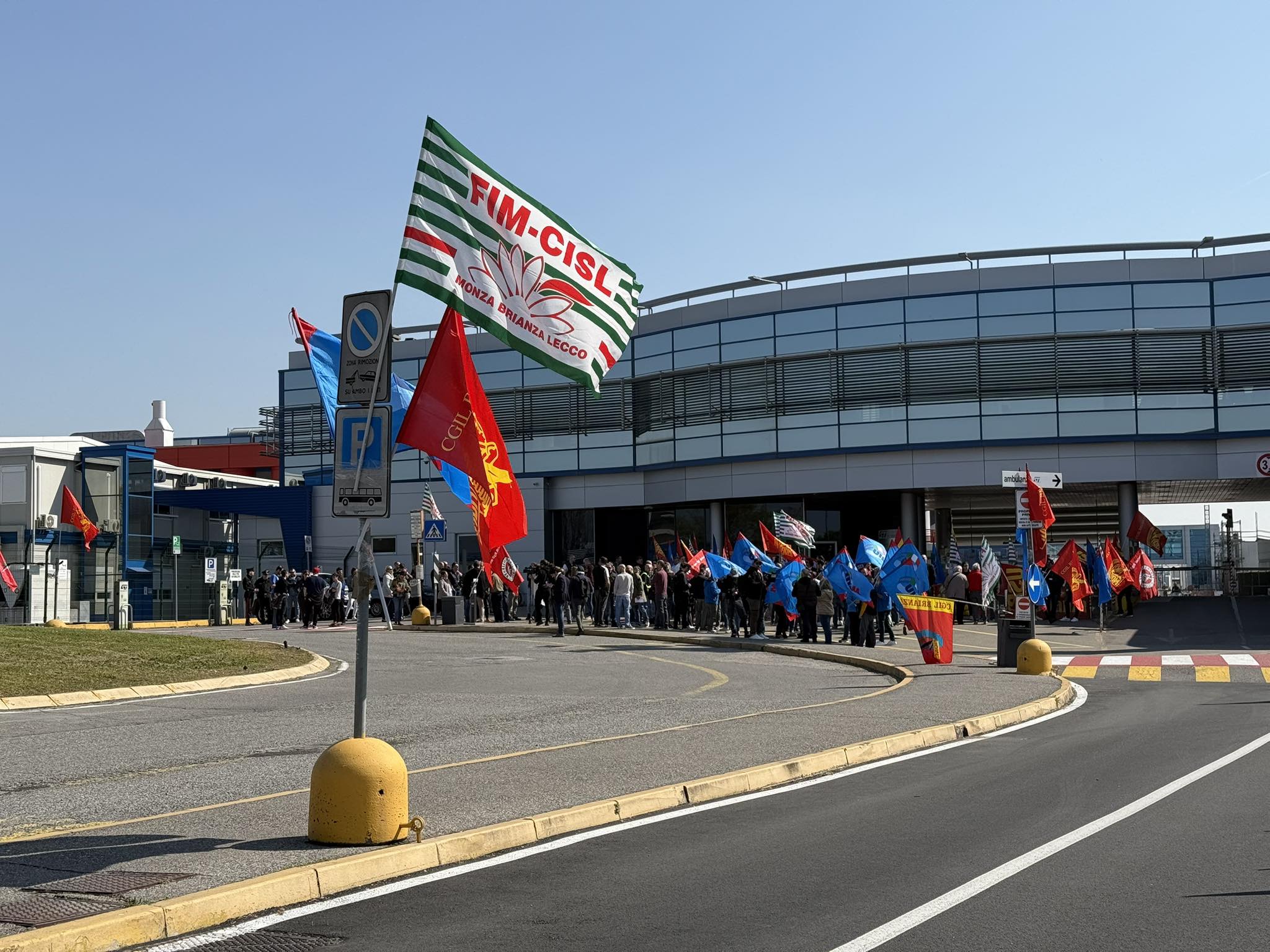 Agrate Brianza, presidio all’alba alla St Microelectronics: «L’azienda ...