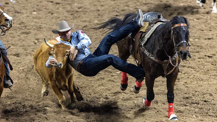 Jesse Brown Lights up San Angelo Tying Incredible Arena Record in Steer ...