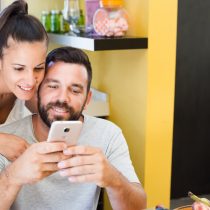 ¿Qué es el ‘pebbling’? La tendencia viral que fortalece el vínculo ...