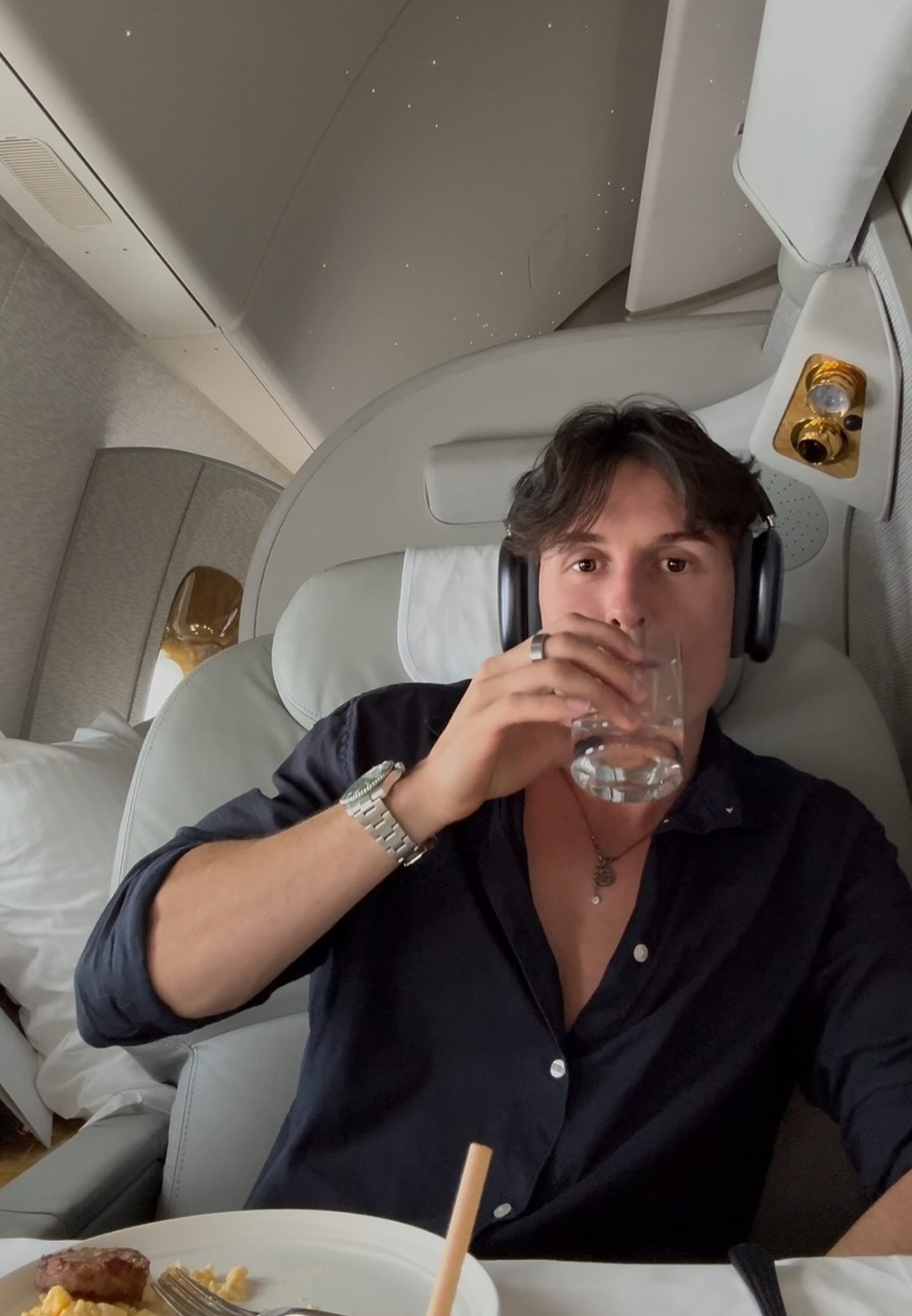 ‘Greedy and selfish’ CEO slammed for bragging about first-class plane ...