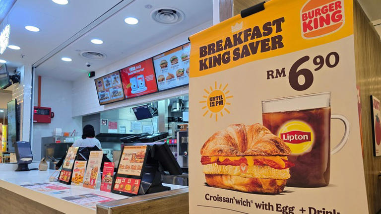 Here's What Time Burger King Starts And Stops Serving Breakfast