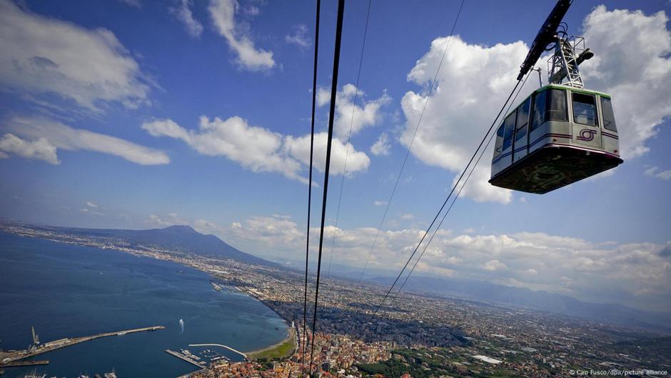 Italy: At least 4 dead in cable car accident near Naples