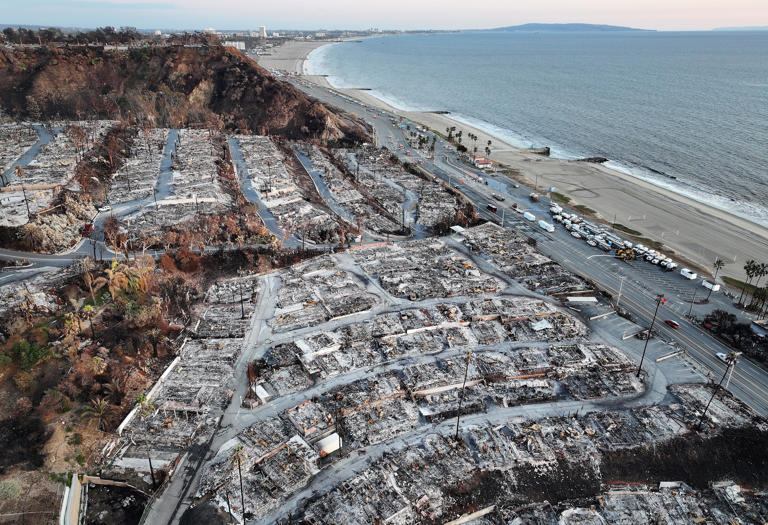 Palisades Branch Library cleared of fire debris 24 days ahead of schedule