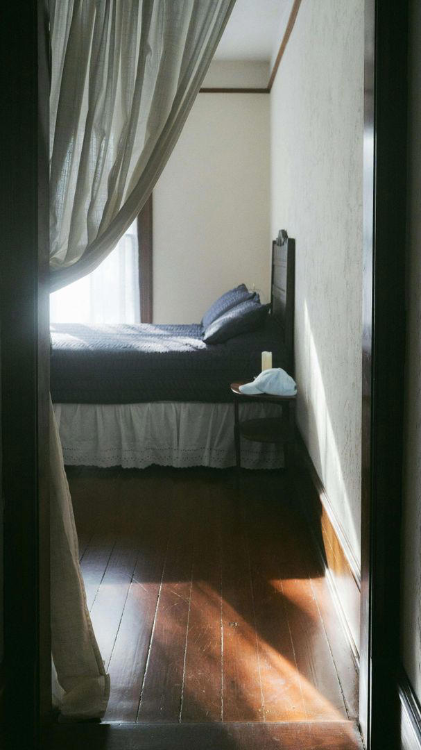 How to Fix a Squeaky Bed Frame: 6-Step DIY