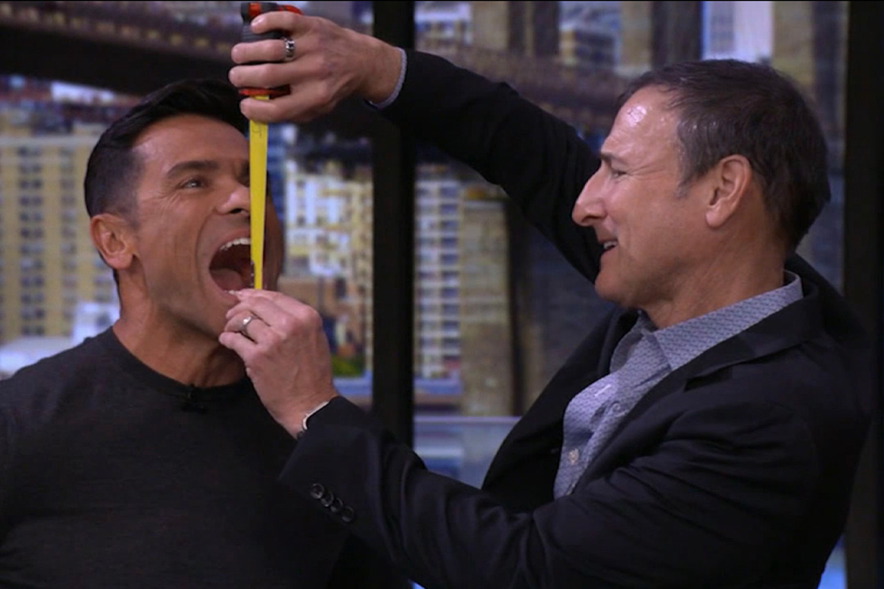 Kelly Ripa and Mark Consuelos Measure Each Other’s Mouths With Their ...