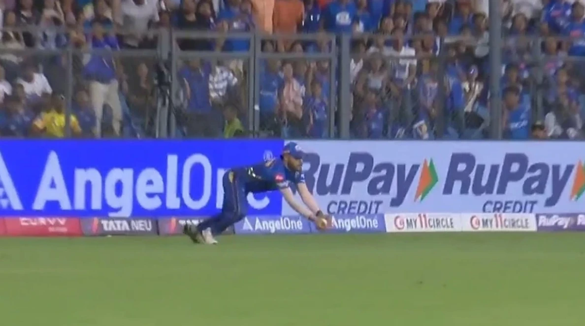 Raj Angad Bawa takes stunning low catch, dismisses SRH's Abhishek Sharma