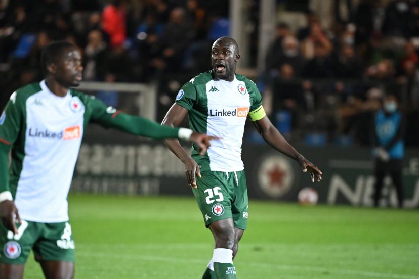 « Ils m'ont tourné le dos », affirme le milieu central Cheikh Ndoye à ...