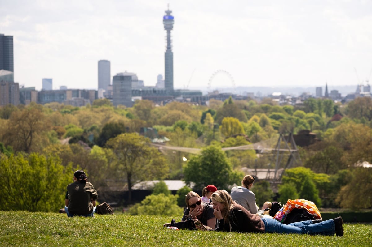 Row breaks out over Primrose Hill New Years Eve closure as Royal Parks ...