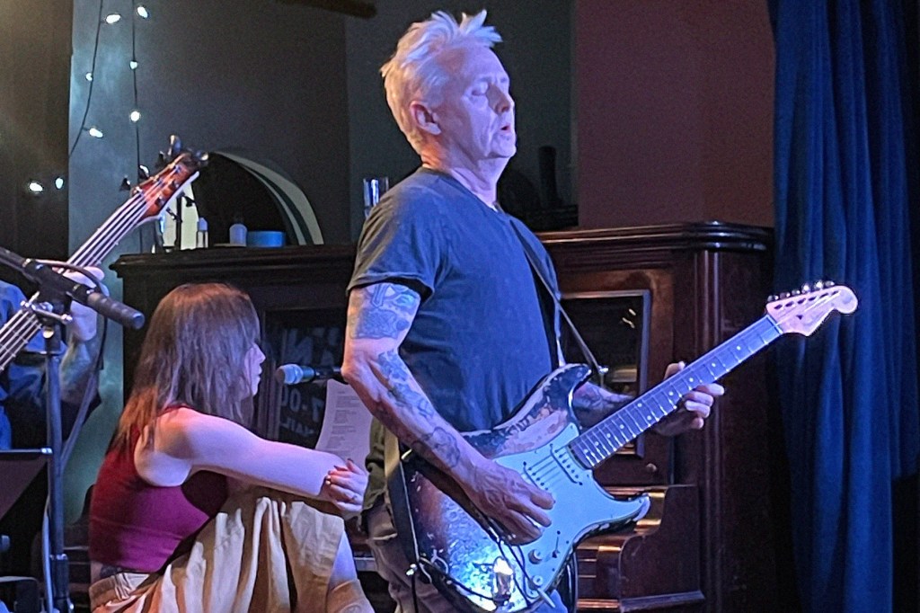 Amanda Knox and Pearl Jam's Mike McCready Just Played With This One-of ...