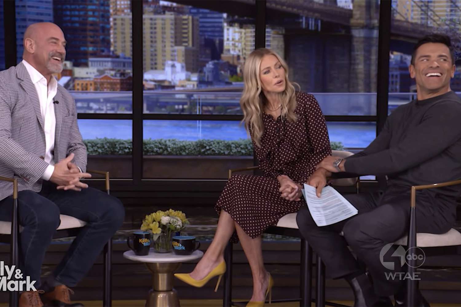 Kelly Ripa calls out “Live” audience member who interrupted Christopher ...