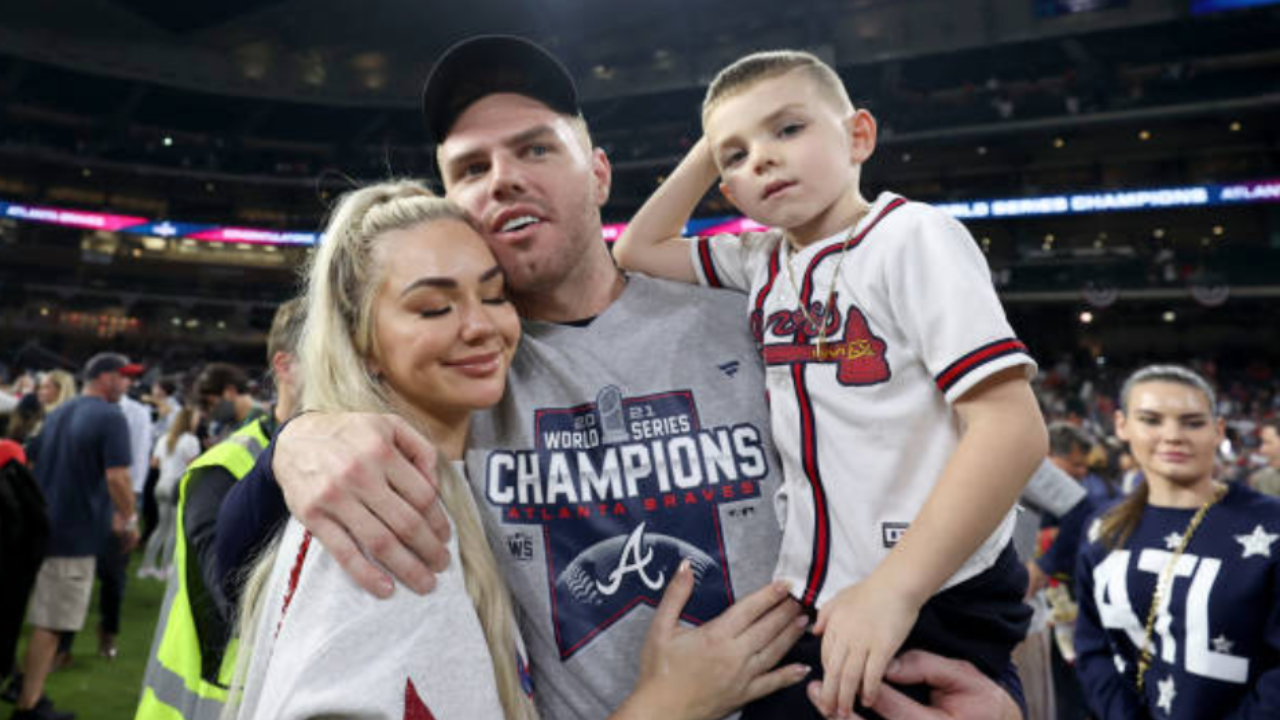 "Loves the Beach" - Dodgers star Freddie Freeman's wife Chelsea ...