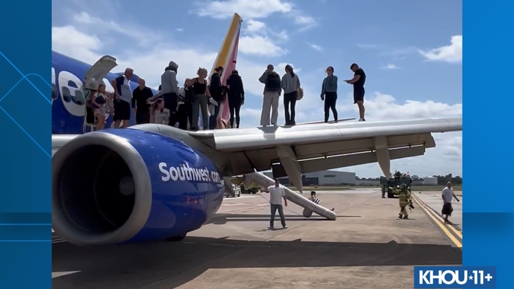 Flight from Houston to Cabo returns to Hobby, passengers evacuated on ...