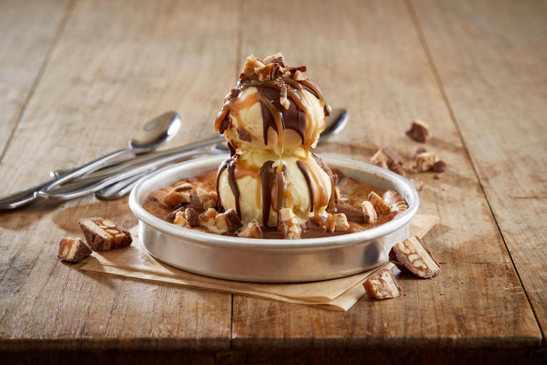BJ's Restaurant Just Dropped a SNICKERS Pizookie – And It's the Dessert ...
