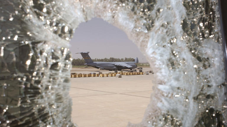 What Happens If An Airplane Window Breaks During A Flight?