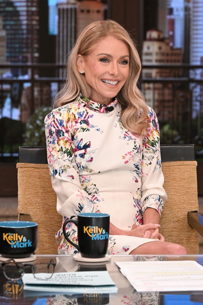 Kelly Ripa turns heads in statement dress as she returns to NYC — wait ...