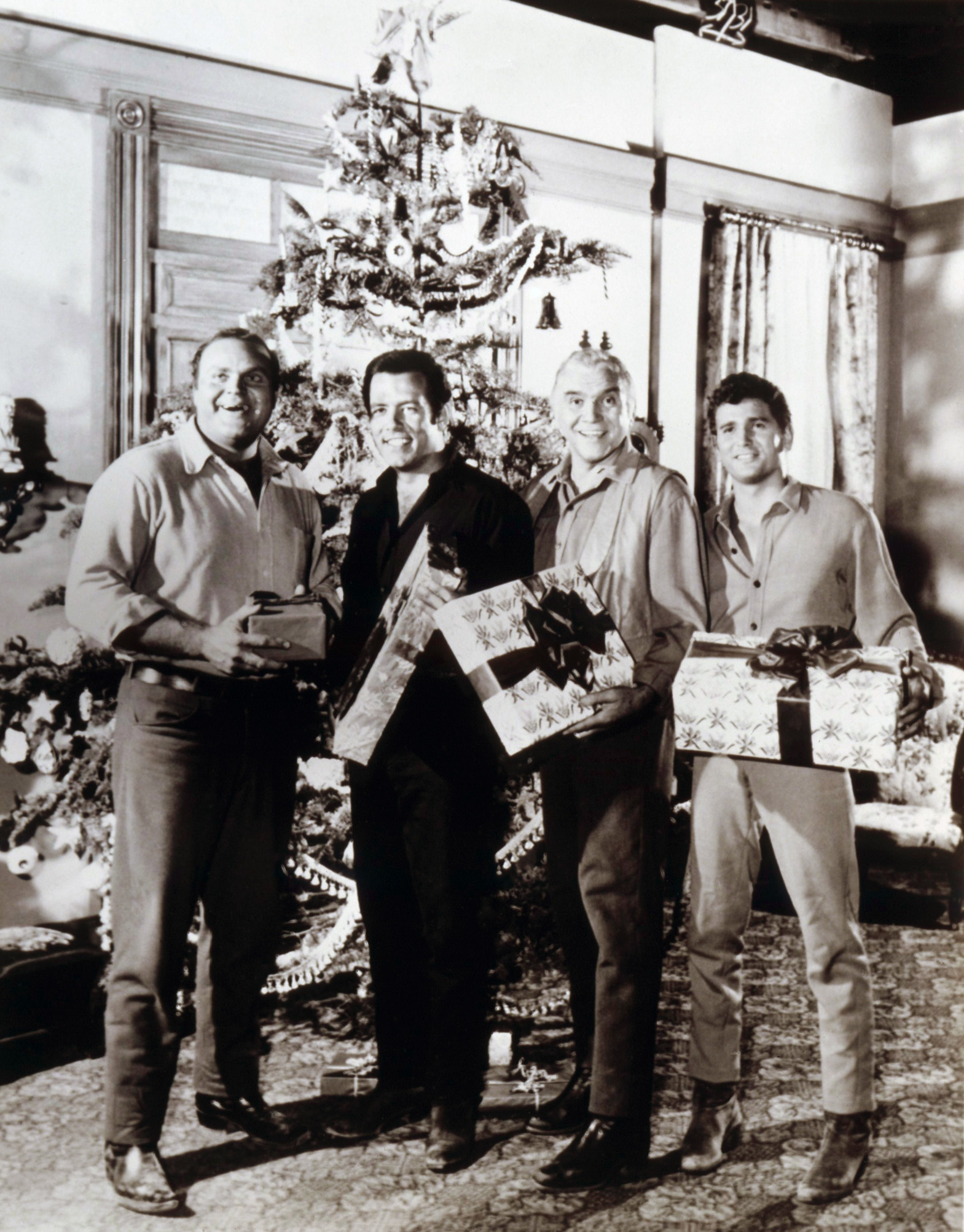 23 Rare ‘Bonanza' Set Photos With Michael Landon and Cast