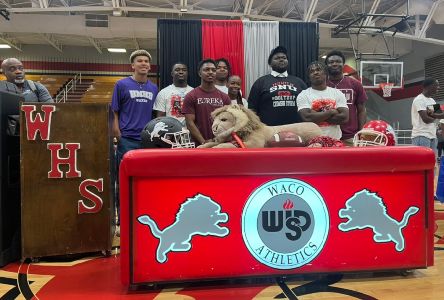 Nine Waco High Lions take part in signing day