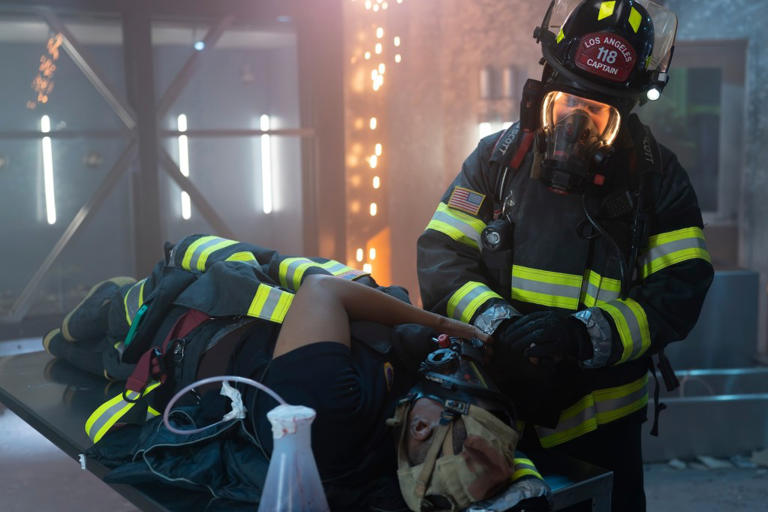 ‘9-1-1' Shocker: Peter Krause, Angela Bassett Break Down That Shocking ...