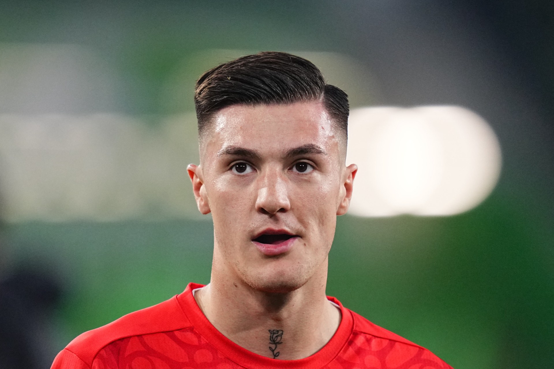 Arsenal, Chelsea and Man Utd set new price to sign Benjamin Sesko