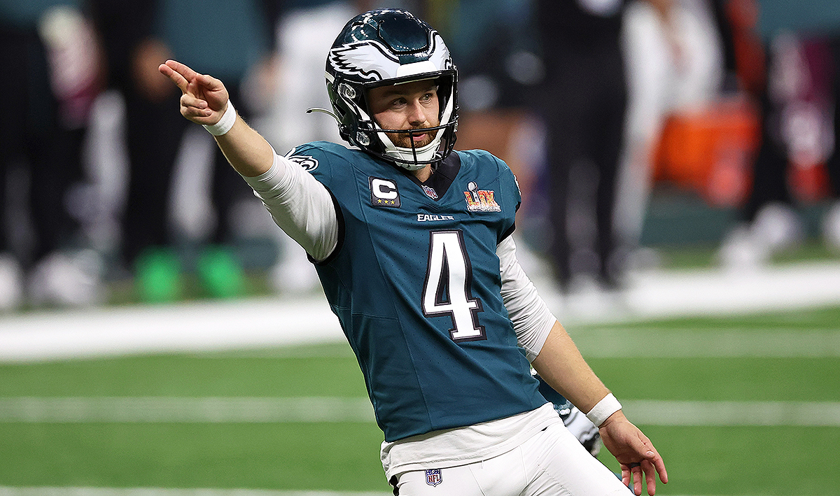 Eagles kicker, Lyons Township alum Jake Elliott welcomed home