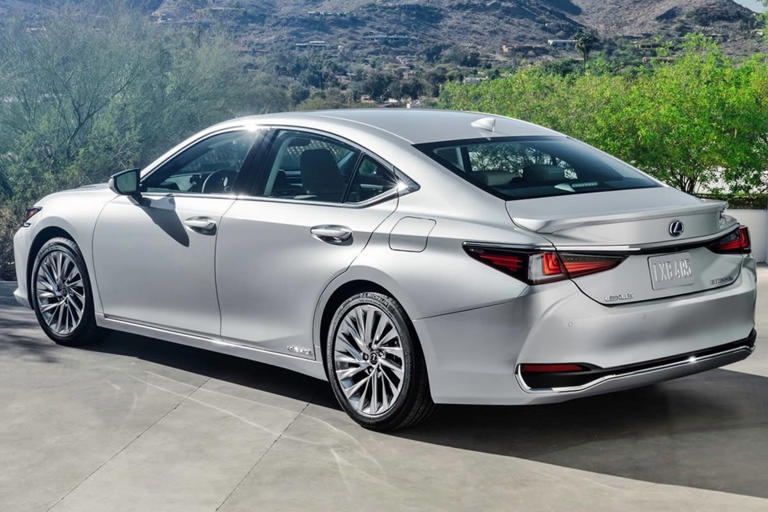 Lexus ES Gets a Bold New Look in This Next-Gen Sneak Peek