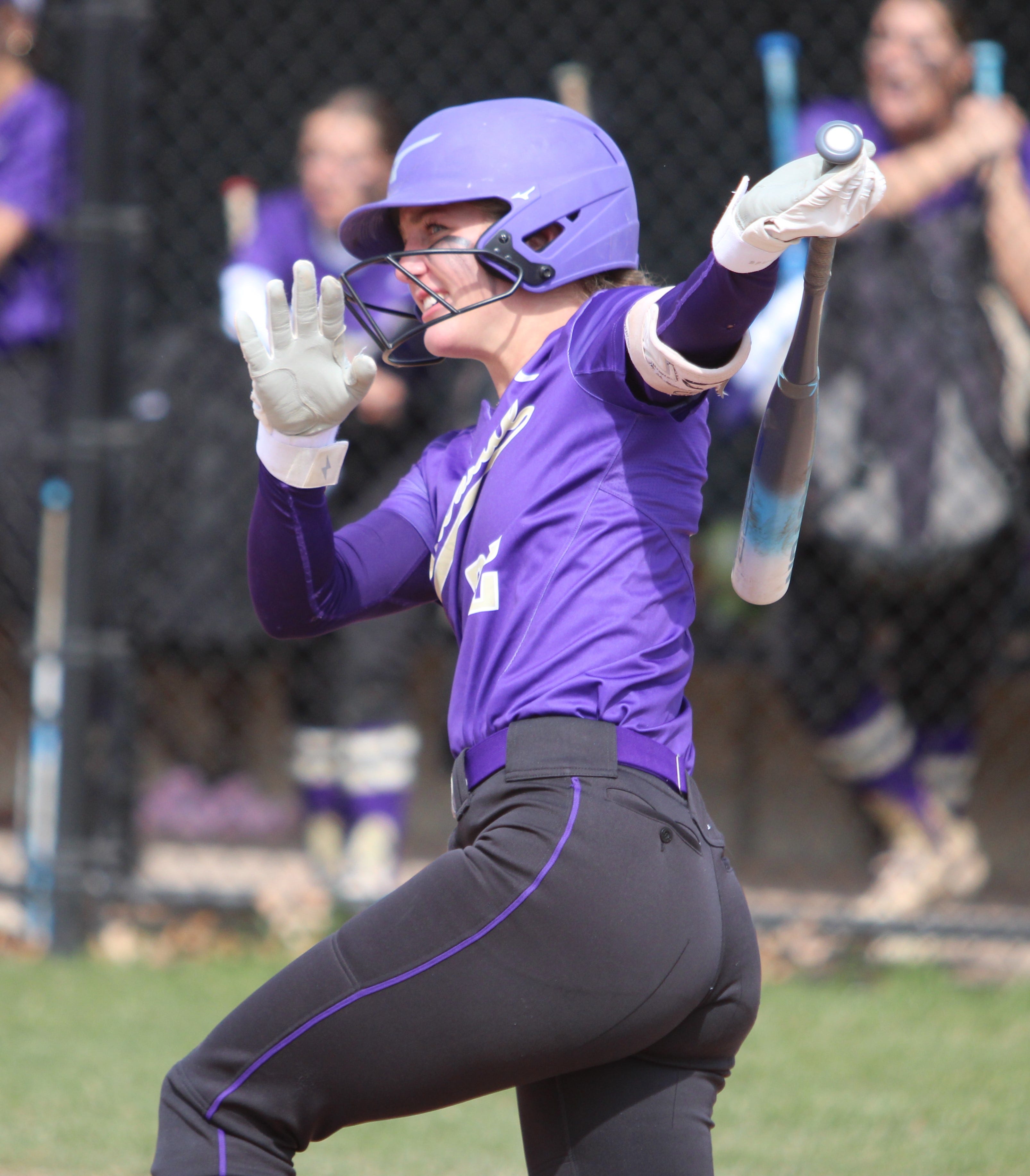 Prep roundup: Fowlerville softball sweeps Haslett