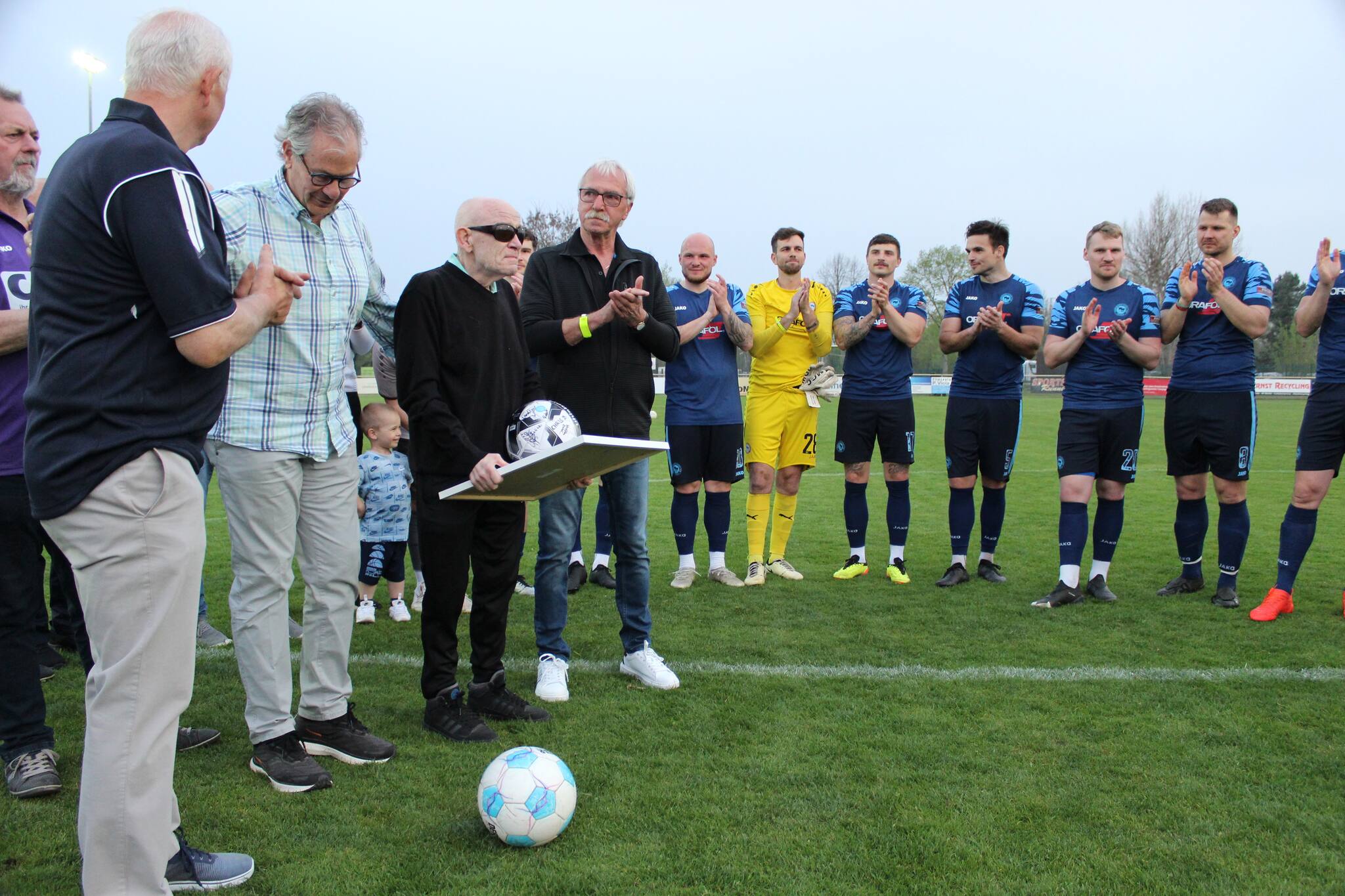 Alle Stimmen und Bilder vom Abschiedsspiel für Hans Oertwig zwischen ...