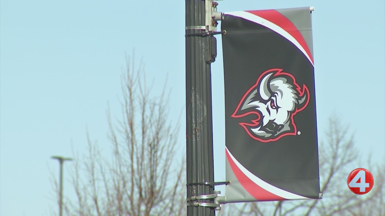 Lindy Ruff could become the fifth coach in NHL history to win 900 games